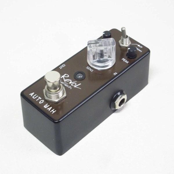 コンパクト設計かつ驚異的なハイコストパフォーマンスを誇るオートワウ！RevoL effects AUTO WAH EWA-01は、入力音の強弱によってワウサウンドが得られるフィルター系のエフェクターです。足で操作するワウペダルで細かくリズミ...