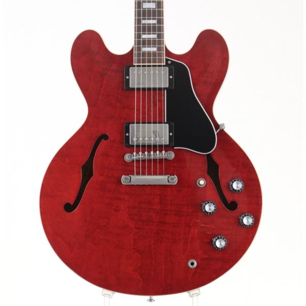 セミアコを代表する定番機種ES-335。ボディはメイプル/ポプラ/メイプルの3Ply、ネックはマホガニーでRounded Cシェイプ、指板はローズウッド、クルーソンスタイルのキーストーンペグ、ABR-1ブリッジ、アルミニウムテールピースを装...