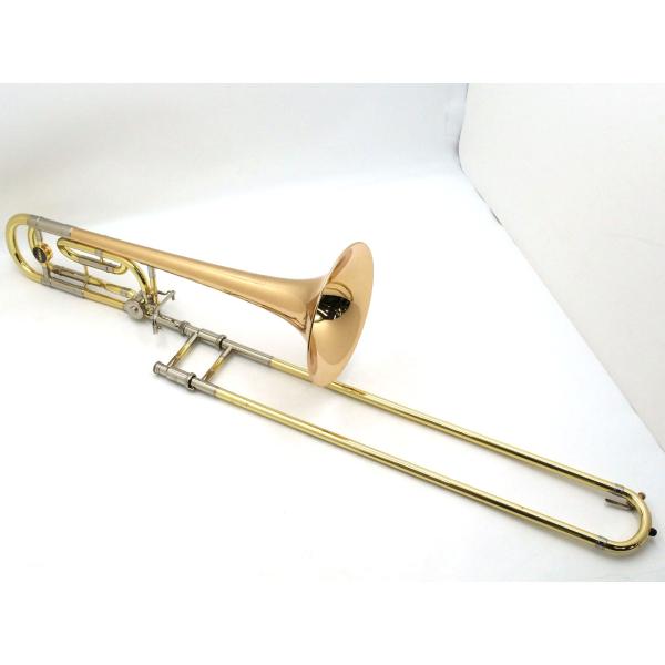 ヤマハ トロンボーン YSL-882Gシリアル番号726222　管体重量1870グラム（スライド617グラム）ゴールドブラスベル、ラッカー仕上げ、太管のカスタムXenoのテナーバストロンボーン。手作業で整形されたゴールドブラスのワンピースベ...