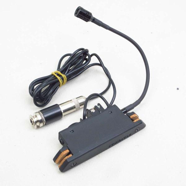 ピックアップによるパーカッシブなアタック音と箱鳴りをともなうサスティンに、マイクによるアンビエント感を組み合わせることで、立体的なサウンド作りが可能となりました。また、ピックアップとマイクのバランスは、本体のブレンドコントロールで調整できま...