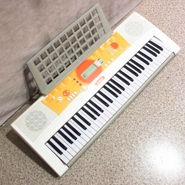 2009年に発売となった、鍵盤を弾く強さで音に強弱が付けられるタッチレスポンス付きの、光る鍵盤搭載、61鍵キーボードです。初心者でも安心、3つのガイド機能搭載で、楽しく演奏に取り組めます（ライトガイド：押さえる鍵盤を「ライト」が教えてくれま...