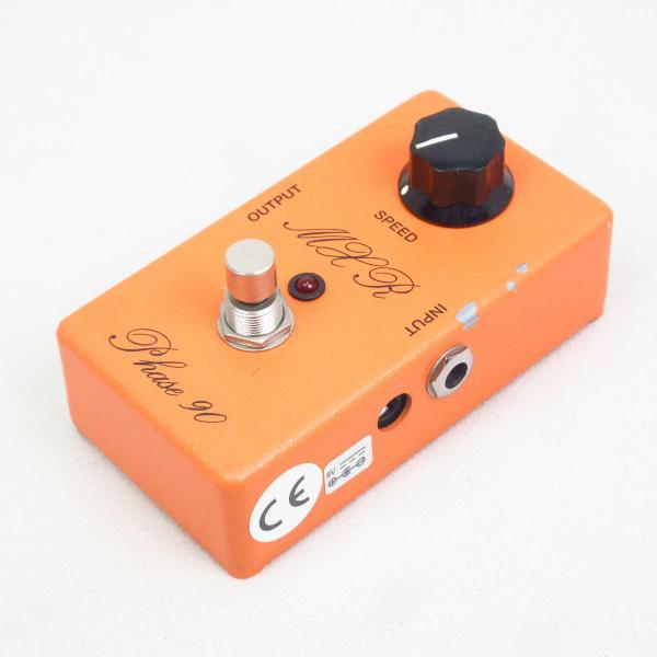 定番フェイザー Phase90のスクリプトロゴ時代のサウンドを踏襲しながら、LEDやDC電源ジャックを追加したモデルです。現行のPhase 90に比べると、掛かり方があっさりしているのが特徴。外観上、通常使用による小キズ、汚れが点在しており...