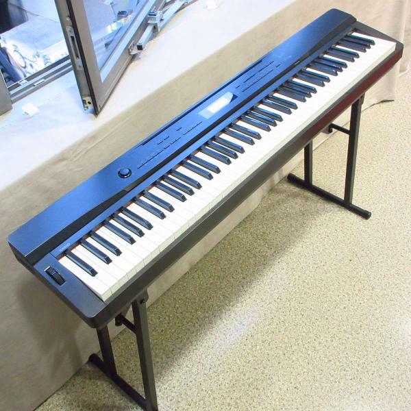 質量11.6kg（本体のみ）の軽量ボディに、グランドピアノの広いダイナミックレンジを再現した「リニアモーフィングAIF音源」を内蔵。グランドピアノの弾き心地を追求し、リアルなタッチ感、連打性も向上した鍵盤、「3センサースケーリングハンマーア...