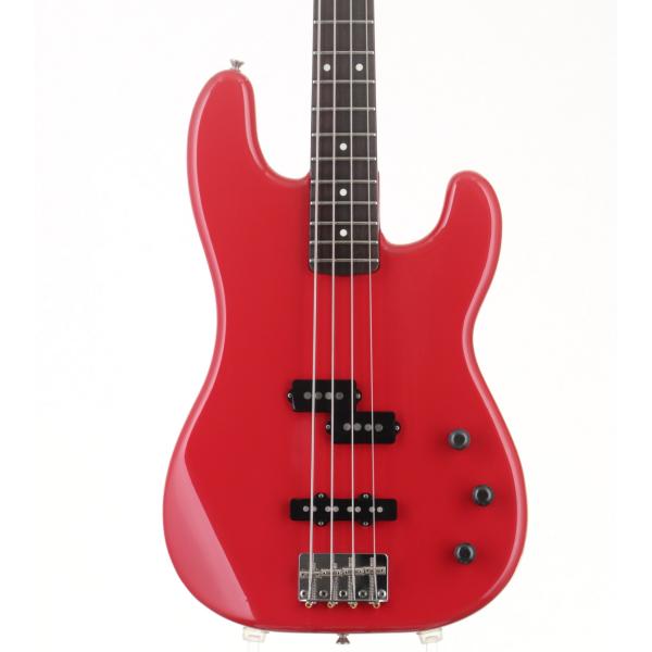 スクワイヤーコンテンポラリーシリーズのPJベース。ボディはアルダー、ネックはメイプル、指板はローズウッド。ナット溝修正、フレット整形を行っております。ヘッドにキズや打痕や塗装剥がれが見られ、ネック裏に凹みを伴うキズが有り、ネックジョイント部...