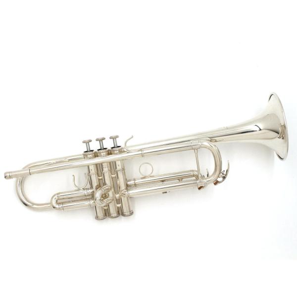 ヤマハ トランペット YTR-4335GSII 日本製 シリアル番号D20296ゴールドブラスベル、銀メッキ仕上、第1第3トリガー付、2ウォーターkey、チューニングスライド管1本支柱の現行モデル。日本製（MADE IN JAPAN刻印）の...