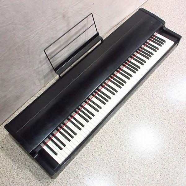 2013年発売のカワイ「VPC1」は、ソフトウェアピアノ音源に特化し、「木製鍵盤」を搭載した"88鍵のMIDIキーボード"。デジタルピアノ上位機種で好評の木製鍵盤 “RM3グランド II” を搭載。グランドピアノ同様のシーソー構造でリアルな...