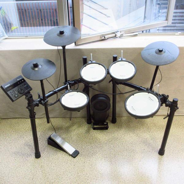 TD-07KVは、コンパクトながらも優れた表現力と演奏性を提供する、自宅での使用に最適なV-Drumsです。スネアとタムには静粛性に優れた独自のダブル・メッシュ・ヘッドのパッド、クラッシュとライドにはショット時の独特の動きを再現した12イン...