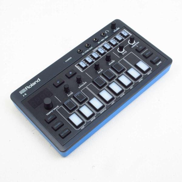 2022年発売のローランド「J-6」は、クリエイティブなコード・シーケンサーと、往年のシンセサイザー「JUNO-60」の音色を組み合わせた、楽曲のアイデアを簡単に具現化できるシンセサイザー。ACBで再現した「JUNO-60」のサウンドを備え...