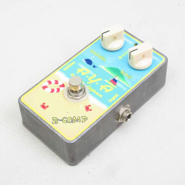 AYA tokyo japan/R-compはROSSのコンプサウンドを参考にし、よりふくよかで温かみのある音、ローノイズである事、コンパクトである事、そしてもちろんトゥルーバイパスである事を基本に製作しました。まとまりのあるサウンドでオケ...