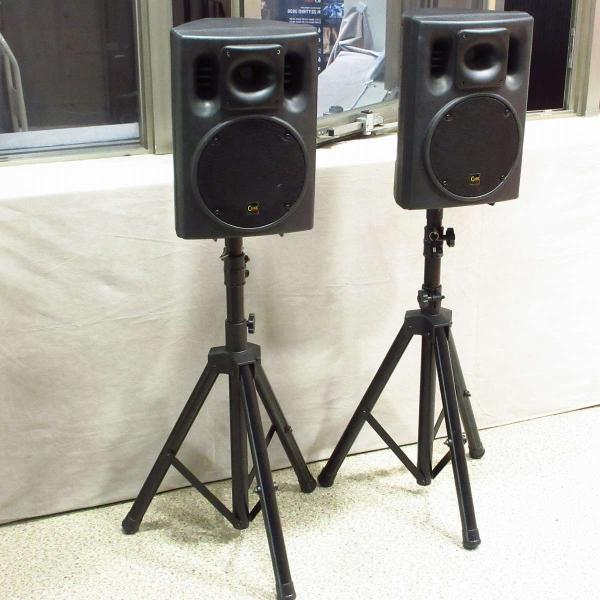 とてもリーズナブルな価格のCLASSIC PRO パッシブタイプの2WAYフルレンジスピーカー・ペア。樹脂製のボディで取扱いしやすく、スタンド付きなので、会場での設置に便利です。・周波数特性：65Hz-18kHz(-3dB)、60Hz-20...