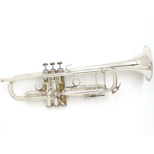 バック トランペット アルティザン AB190 SPシリアル番号A3627フレンチビード、ワンピースイエローブラスベル、銀メッキ仕上げ、第1第3トリガー付き、1ウォーターkey、チューニングスライド管2本支柱のモデル。複数の凹み修正を行って...
