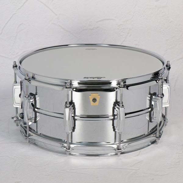 メタルスネアの定番深胴モデル◆Supraphonic  SERIESクリアでツブ立ちのよいサウンドのLM402はラディックの代名詞的モデル。シームレスメタルシェル、10テンションの50年以上変わらないスペック。◆LUDWIGベストセラー深胴...
