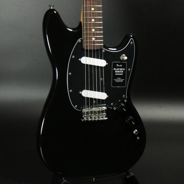 店頭展示処分！OUTLET特価！Player II Mustangは、時代を超越したフェンダーの魅力を放ちながらも、その中身は現代プレイヤー向けにデザインされています。Modern “C”シェイプのネックバックにはシルキーなサテンウレタンフ...