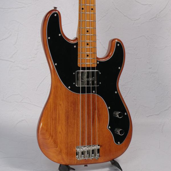 これはカッコイイ!1960年代後半から1970年代初頭のTelecasterモデルのスタイリングを受け継いだClassic Vibe Telecaster Bassは、当時隆盛を極めたハムバッカー搭載の幻の名機です。ネックポジションに搭載さ...