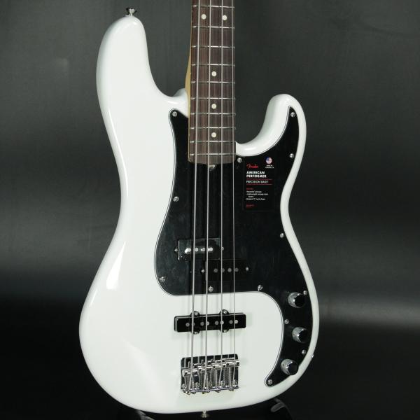 店頭展示処分！OUTLET特価！カリフォルニア州のコロナ工場で製造されるAmerican Performer Precision Bass は、USA 製フェンダーな らではのオーセンティックなトーンとフィーリングを提 供し、パフォーマンス...