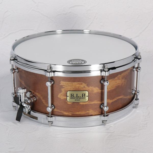 スプルースシェル■S.L.P. LSP146-WSS Fat Spruce 14x6 スネアドラムアコースティックギターのトップ材として使われることの多い、スプルースをシェル材に使用したスネアドラム。中・高音域の倍音と振動特性に優れており、...