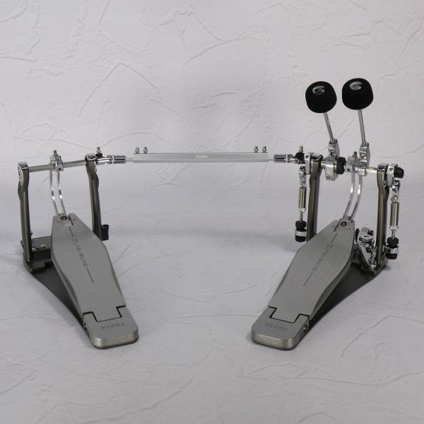 ダイレクトドライブ方式を採用したドラムペダルカムとフットボードの連結に金属製のアームを用いる”ダイレクトドライブ”方式を採用したドラムペダル。Dyna-Syncペダルでは、カムとフットボードを繋ぐダイレクトリンクの接点を最適なポジション/角...