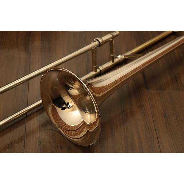 ■中古商品■機種：テナートロンボーン■メーカー：キング■モデル名：2102S 2BS■シリアル：#989497■コンディション：全体的に使用キズ、地金からのサビの発生が見られます。グリップ部を中心にラッカー剥がれ、サビが発生。ベル縁にラッカ...