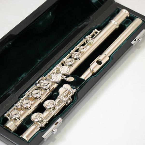 管体銀製フルート■中古商品■機種：フルート■メーカー：アズミ■モデル名：AZ-Z3E■シリアル：#T002077■コンディション：全体的に使用キズ、胴部管に凹み修正跡が見られます。■商品ランク:B■メンテナンス：クリーニング、全体調整済み■...