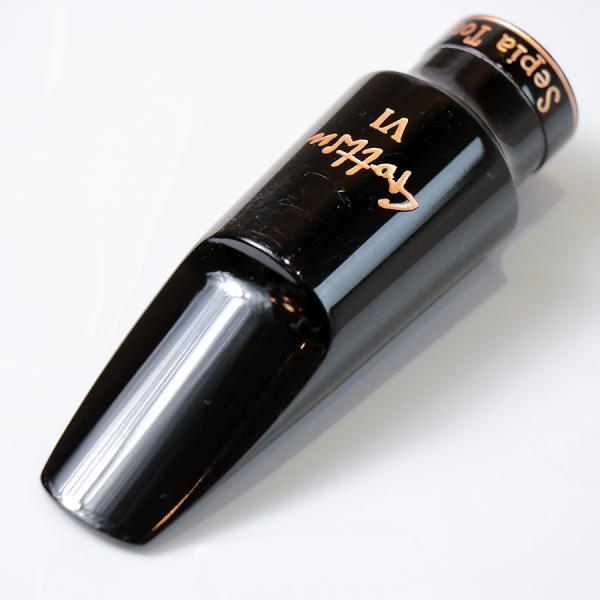 ■中古商品■メーカー：ゴッツ■品名：アルトサックス用マウスピース■モデル：SEPIATONE VI 5■コンディション：使用キズが目立ちます■付属品：なし■商品ランク:B説明ゴッツのスタンダードモデル。ジャズアルトの定番サウンドを狙ったマウ...