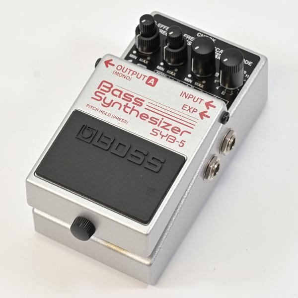 グルーヴに魔法をかけよう！BOSS SYB?5は、ベース用に設計されたコンパクトなシンセサイザーペダルで、搭載されたDSP技術によってアナログ風のシンセサウンドを高い解像度で再現します。11種類の内蔵波形（ソー、スクエア、パルス、ウェーブシ...