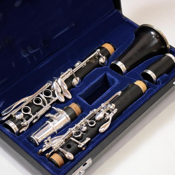 ■中古商品■機種：B♭クラリネット■メーカー：クランポン■モデル名：RC SP■シリアル：#627463■コンディション：全体的に使用キズ、ロゴの薄れが見られます。ベルリングから接着剤のはみ出しが見られます。■商品ランク:B■メンテナンス：...