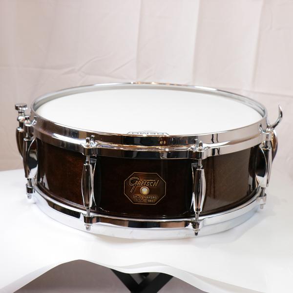 ステージやスタジオで信頼できるパートナー■G-4157 ウッドスネアドラムThat Great Gretsch Sound の代名詞とも言える USA Custom シリーズから、スタンダードでありながら確かな存在感を放つ深さ5″スネアドラ...