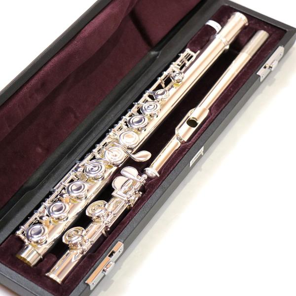 Eメカ付き■中古商品■機種：Eメカ付きフルート■メーカー：ヤマハ■モデル名：YFL-212■シリアル：017410■コンディション：全体的に細かな使用キズが見られます。■商品ランク:B+■メンテナンス：クリーニング、全体調整済み■付属：純正...