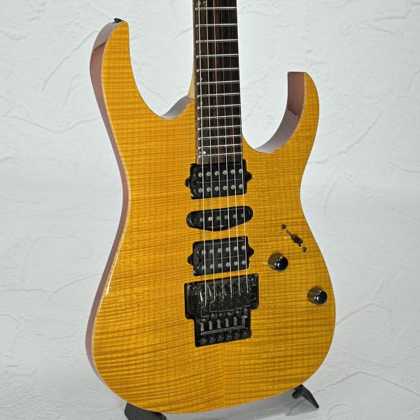 Ibanezの最高峰モデル！※画像に映っている商品が付属品含め全てとなります。※出荷前の最終チェック時に問題があった場合は別途ご案内致します。※トラスロッド・フレット残り・弦高などは弊社リペアセンターにてセットアップ・調整時でのセッティング...