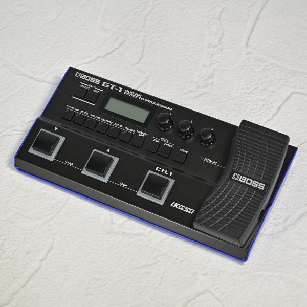 コンパクトながら幅広いサウンドを収録!!■ BOSS GT-1 Guitar Effects Processor は、BOSSの高品位サウンドエンジンをコンパクトなボディに凝縮したギター用マルチエフェクトプロセッサーです。軽量で持ち運びに優...