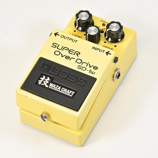名機 SD-1を深化させた技仕様！名機 SD-1を高品位にブラッシュアップ現代版SD-1とも言える1台です。Standard/Customの2モードで幅広いトーンを生み出し、クランチ?リード、ブースターとしてもおすすめ！若干、塗装剥がれがあ...