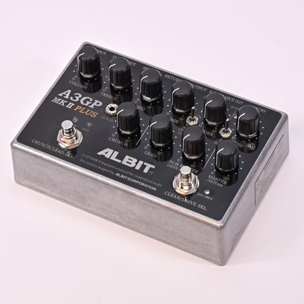 コンパクトなサイズの上質な真空管サウンド!!ALBIT A3GP MARK II PLUS は、上質な真空管サウンドをペダルサイズで実現したギタープリアンプで、立体感のあるクリーンから太く粘るドライブまで滑らかにつながる表現力の高さが魅力で...