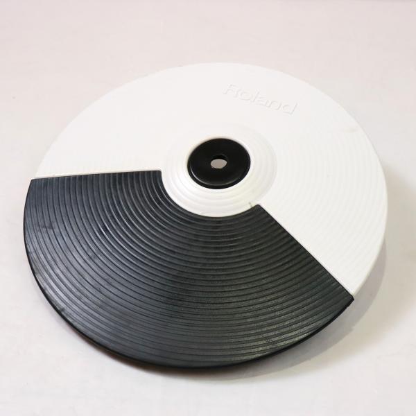 コンパクトながら安心して叩けるバランス■CY-5 シンバルパッド約10インチ径の取り回しの良いサイズで、ハイハット用やクラッシュ用として幅広く使用できる定番モデル。チョーク奏法にも対応しており、実用性の高いシンバルパッドです。ゴム部・プラス...