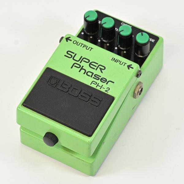 アナログらしい密度のフェイザーペダル!!PH-2 Super Phaserは、80年代BOSSらしい鋭い揺れと深いモジュレーションを生むアナログフェイザーで、アナログ回路ならではの太く密度のあるフェイズ感が魅力です。2つのモードでクラシック...