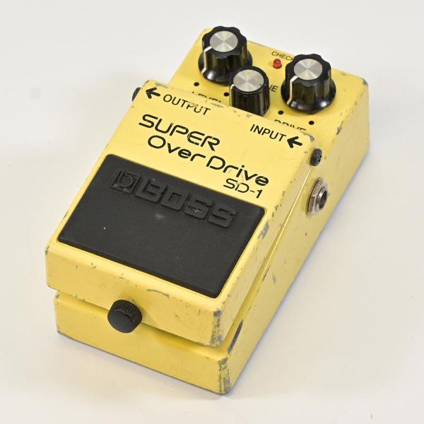 王道のオーバードライブ!!BOSS SD-1 Super OverDrive は、ミッドに軽いブースト感を持たせた自然なドライブサウンドが特徴の定番オーバードライブです。ピッキングの強弱に素直に反応するため、クリーン寄りのニュアンスから粘り...