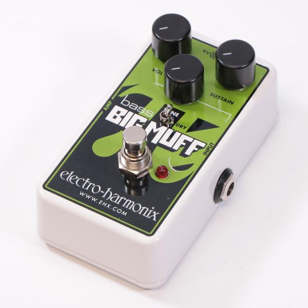 Bass Big Muff Piをコンパクトにダウンサイジングベーシストに特に人気な緑色の筐体が特徴的なロシア版Big Muffを基にベースに最適化させコンパクトにダウンサイジングしたNano Bass Big Muffです。Dryスイッチ...