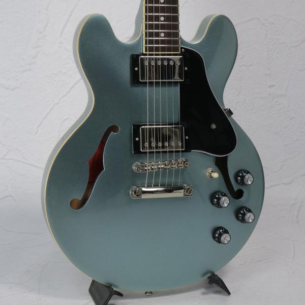 小ぶりなサイズ感がちょうどいい一本!※画像に映っている商品が付属品含め全てとなります。※出荷前の最終チェック時に問題があった場合は別途ご案内致します。※トラスロッド・フレット残り・弦高などは弊社リペアセンターにてセットアップ・調整時でのセッ...