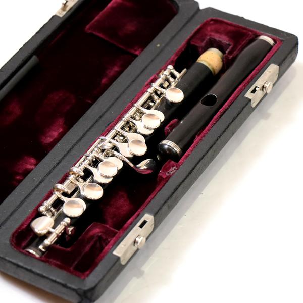 ピッコロ■中古商品■機種:ピッコロ■メーカー:ハンミッヒ■モデル名:650/2 ■シリアル:27343■コンディション:座金から接着剤のはみ出しが見られます。全タンポ交換を含む全体調整済み。付属ハードケースに劣化あり。■商品ランク:B+■メ...