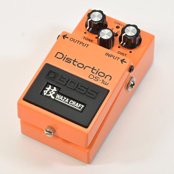 名機DS-1を技仕様にグレードUP!!BOSS DS-1W Distortionは、名機DS-1を熟練エンジニアが再構築したWAZA CRAFT仕様で、クラシックなディストーションにより深い倍音と存在感のあるサウンドを加えたモデルです。スタ...