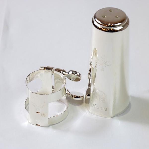 B♭クラリネット用■中古商品■メーカー:エルアール・エ・ベナール■品名:B♭クラリネット用リガチャー■モデル:ハーモニーモデル SP■コンディション:使用感、変色が見られます■付属品:キャップ■商品ランク:B+説明逆締め、銀メッキ仕上げ。B...