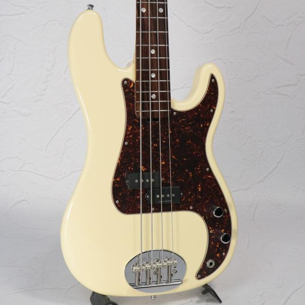 現代のベースヒーロー!ひなっちモデル!※画像に映っている商品が付属品含め全てとなります。※出荷前の最終チェック時に問題があった場合は別途ご案内致します。※トラスロッド・フレット残り・弦高などは弊社リペアセンターにてセットアップ・調整時でのセ...