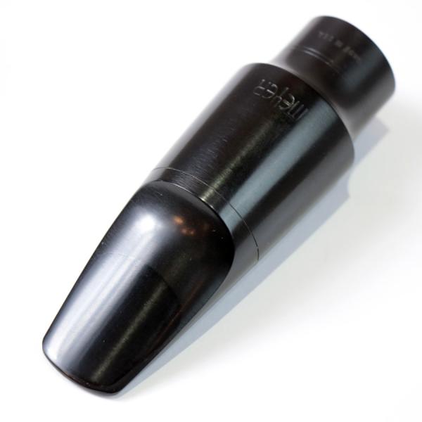 アルトサックス用マウスピース■中古商品■メーカー:メイヤー■品名:アルトサックス用マウスピース■モデル:5MM■コンディション:使用感、変色が見られます■付属品:リガチャー、キャップ■商品ランク:B説明ジャズアルトの定番モデル。※写真は光の...