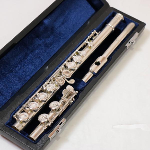 総銀製■中古商品■機種:総銀製フルート■メーカー:ムラマツフルート■モデル名:AD CC■シリアル:#30772■コンディション:全体的に使用キズ、変色が目立ちます。頭部管から管体にかけて細かな凹み修正跡が見られます。■商品ランク:B■メン...