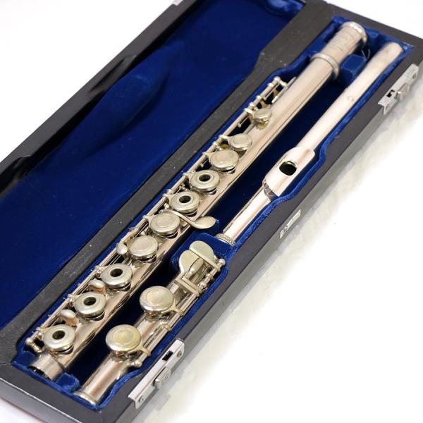 頭部管銀製■中古商品■機種:頭部管銀製フルート■メーカー:ムラマツ■モデル名:M-R120■シリアル:B7113■コンディション:管体やキィパーツは洋銀製で銀メッキが施されていないため変色が目立ちます。全体的に使用キズ、頭部管に凹み修正跡が...
