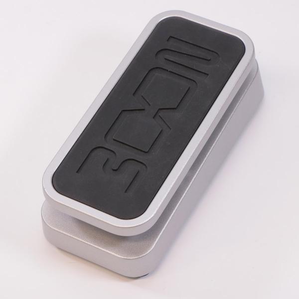 堅牢なアルミボディで安定した踏み心地!ZOOM FP02M Expression Pedalは、ZOOM製エフェクトペダルやマルチエフェクターに接続して使用するエクスプレッションペダルで、演奏中にボリューム、ワウ、ピッチシフトをはじめ、ドラ...