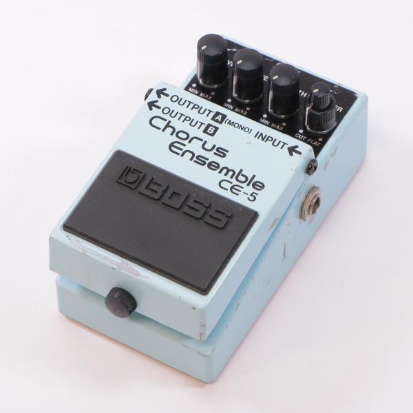 アナログならではの温かみのあるコーラスペダル!前期アナログ仕様のBOSS CE-5は、温かみのあるアナログBBDならではの揺らぎを持つコーラスサウンドが魅力の一台です。艶やかで厚みのあるコーラスから、空間に広がるようなナチュラルな揺れまで滑...