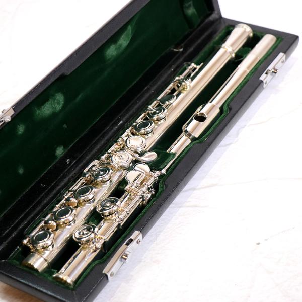 管体銀製フルート■中古商品■機種:フルート■メーカー:アルタス■モデル名:A1007E■シリアル:#019790■コンディション:全体的に使用キズが目立ちます。頭部管、足部管に凹み修正痕が見られます。管体に細かい凹みが見られます。足部管ジョ...