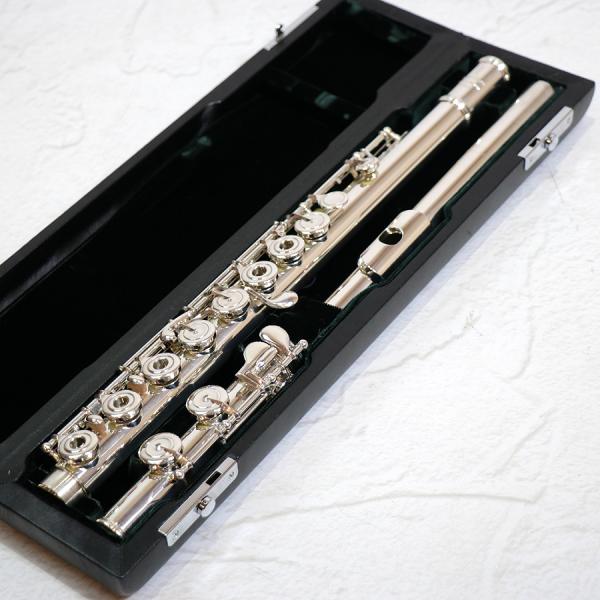 総銀製ハンドメイド■中古商品■機種:総銀製フルート■メーカー:パールフルート■モデル名:F-9800RE HANDMADE■シリアル:27008■コンディション:全体的に使用キズ、頭部管に凹み修正痕が見られます。全タンポ交換を含む全体調整済...