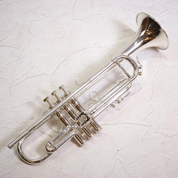 バーバンクトランペット■中古商品■機種:B♭トランペット■メーカー:バーバンク ■モデル名:3MLP ■シリアル:2205■コンディション:全体的に使用キズ、ピストンボタンにメッキ剥がれ・錆が見られます。ベルフレアからベル管、ベル付け根にか...