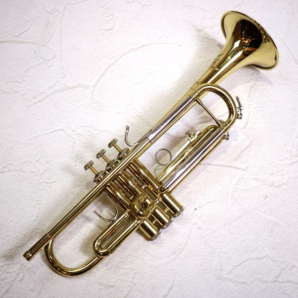 ラッカー仕上げ■中古商品■機種:B♭トランペット■メーカー:バック■モデル名:TR200■シリアル:#584628■コンディション:全体的に使用キズ、ラッカー剥がれ箇所からのサビの発生が目立ちます。ベルフレアに凹み修正痕が目立ちます。各抜差...